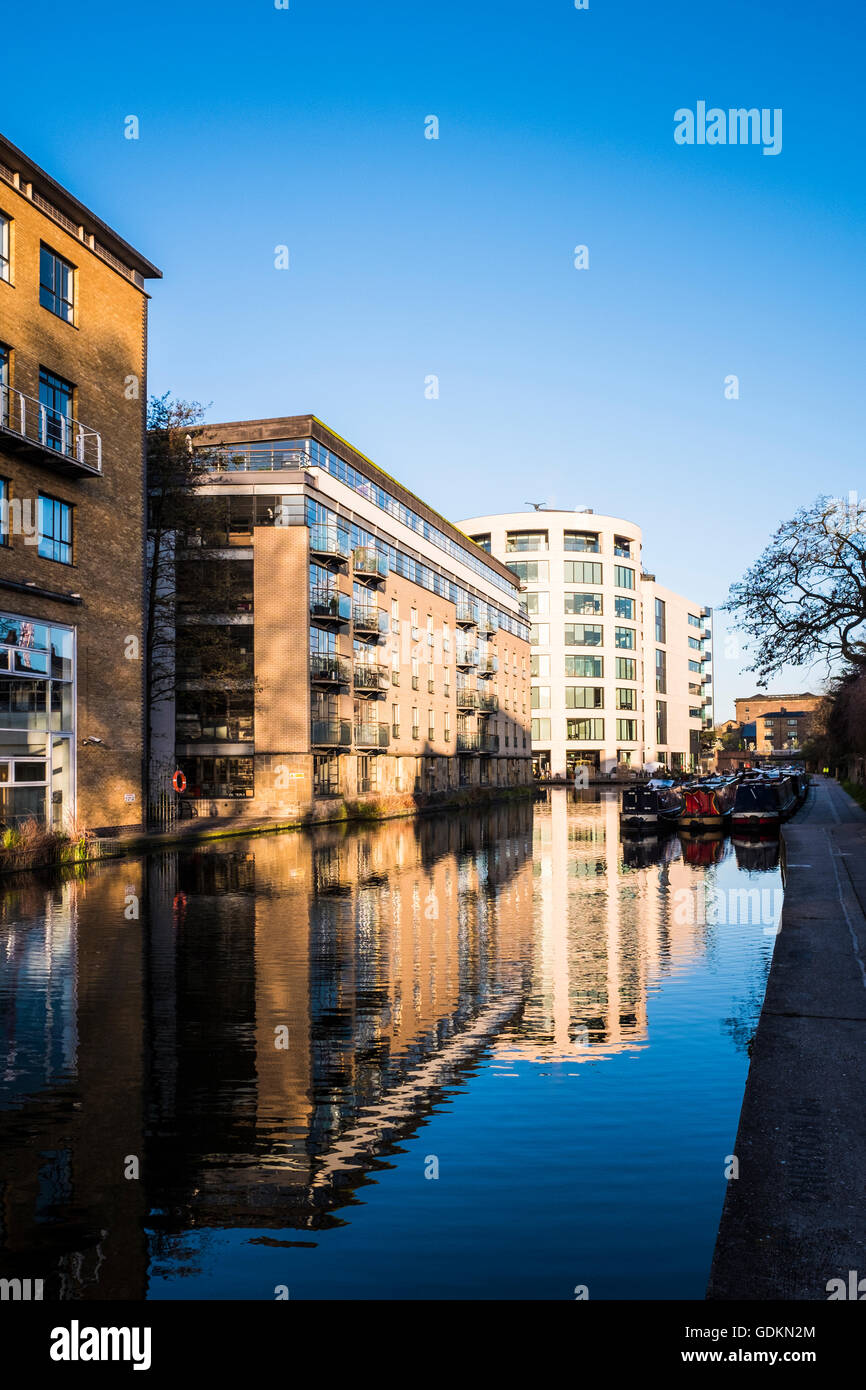 Regent's Canal building reflection, London, England, U.K Stock Photo ...