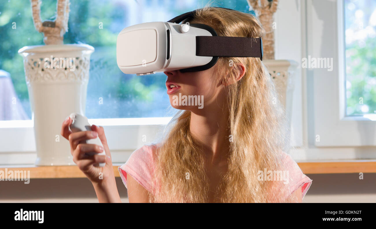 Virtual girl hi-res stock photography and images - Alamy