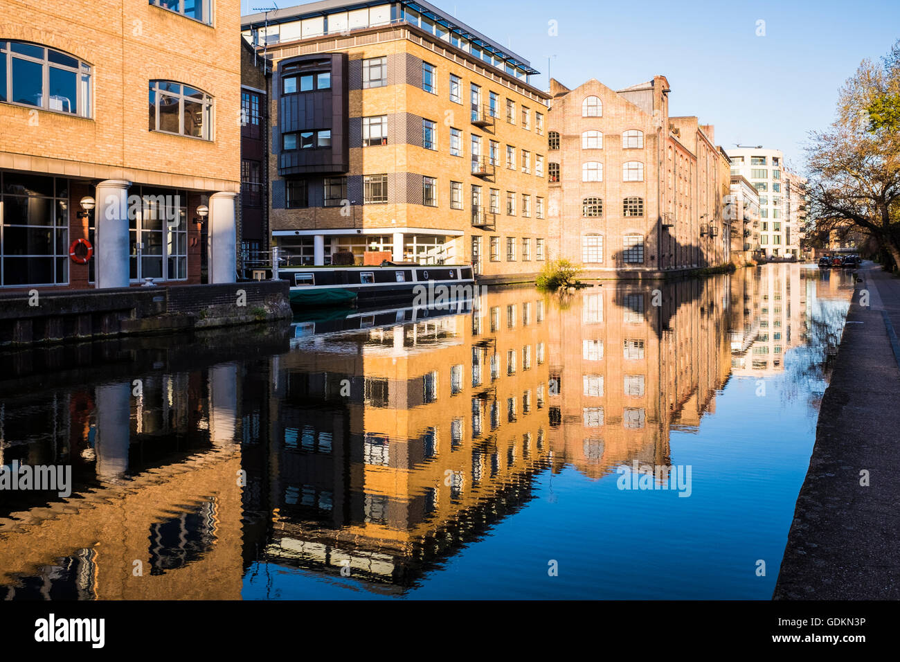 Regent's Canal building reflection, London, England, U.K Stock Photo ...