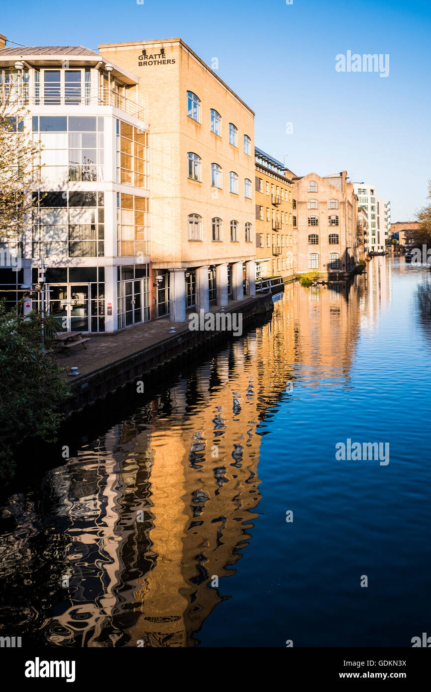Regent's Canal building reflection, London, England, U.K Stock Photo ...