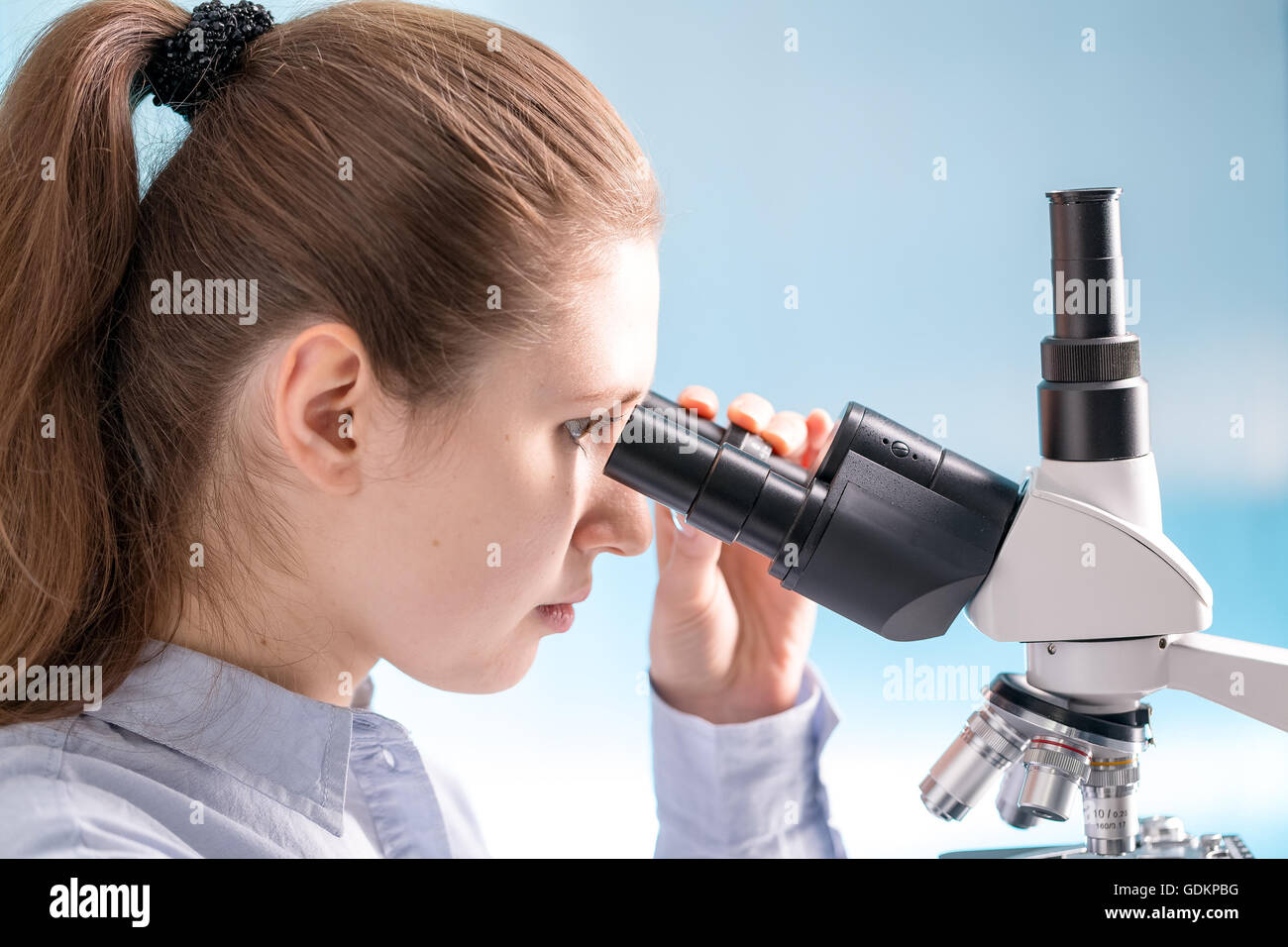 Woman laboratory microscope hi-res stock photography and images - Alamy