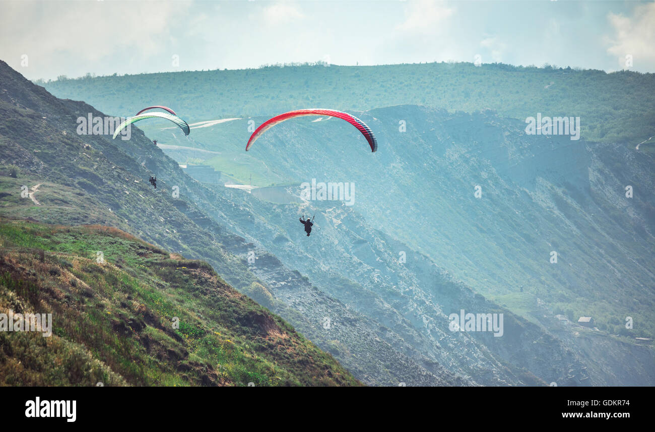 Group of people parachute training hi-res stock photography and images ...