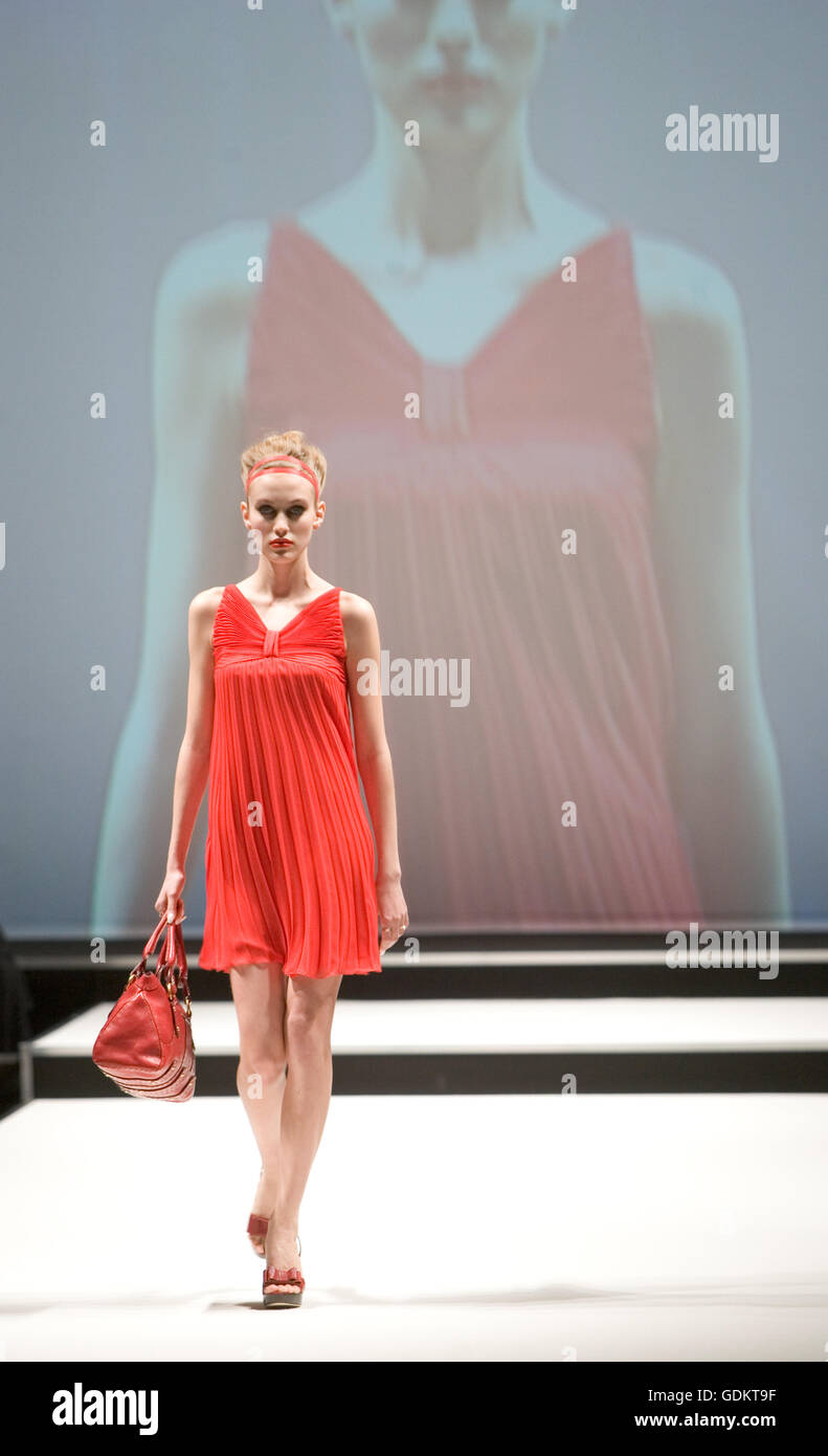 Fashion ramp model hi-res stock photography and images - Alamy