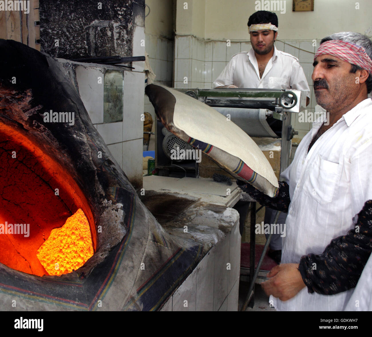 Dubai atm hi-res stock photography and images - Alamy