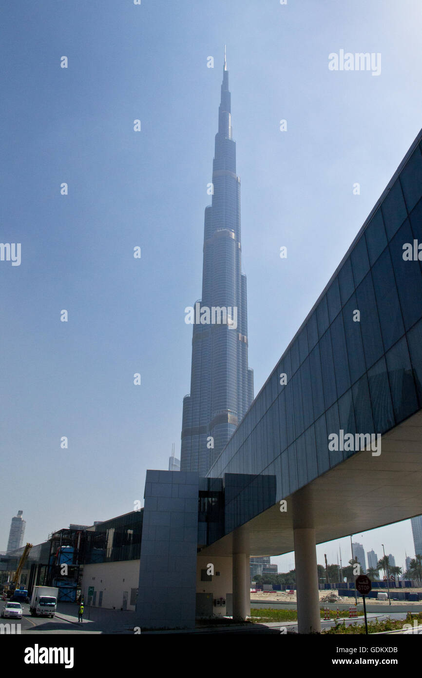 Dubai international airport terminal 2 hi-res stock photography and ...