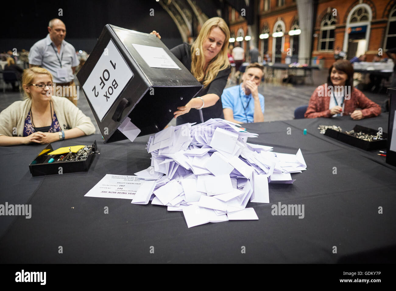 Count centre hi-res stock photography and images - Alamy