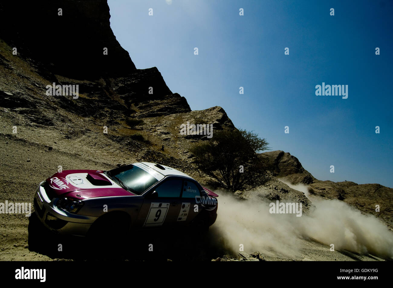 Cars racing hi-res stock photography and images - Alamy