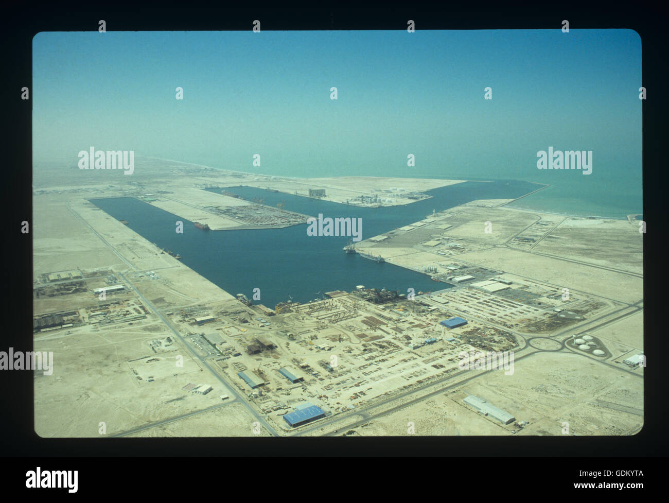 Jebel ali port hi-res stock photography and images - Alamy