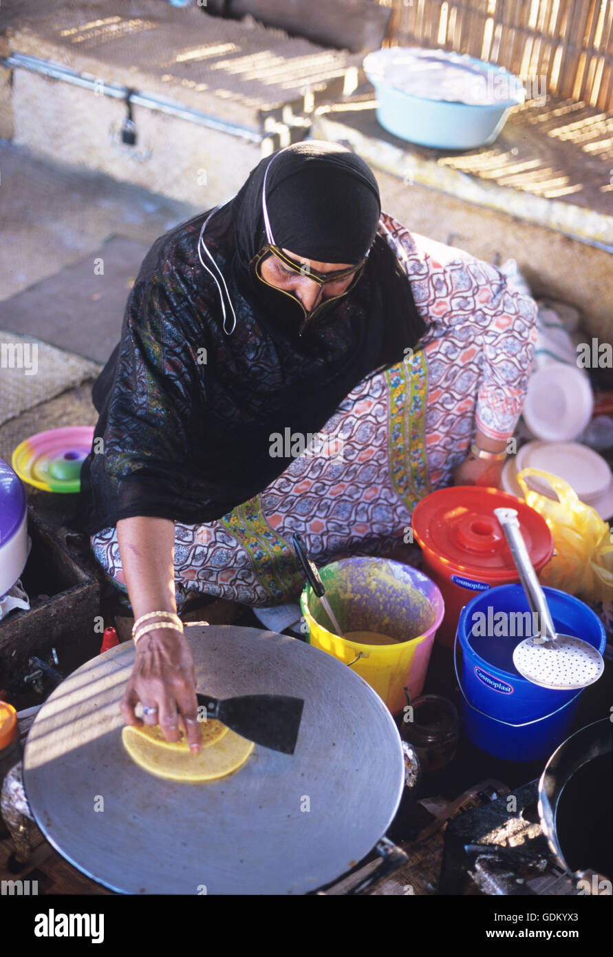 Arab woman cooking hi-res stock photography and images - Alamy