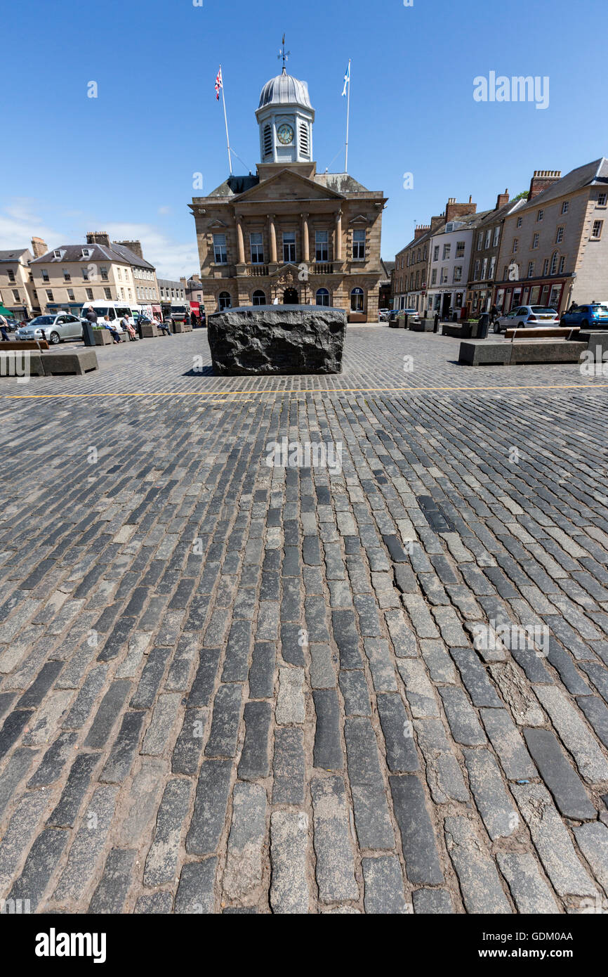 Kelso Square and Town Hall and Kelso Stane, Sculptor Jake Harvey ...