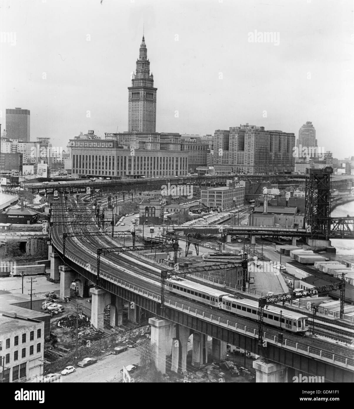 The first airport-to-downtown rapid-transit system in the US speeds ...
