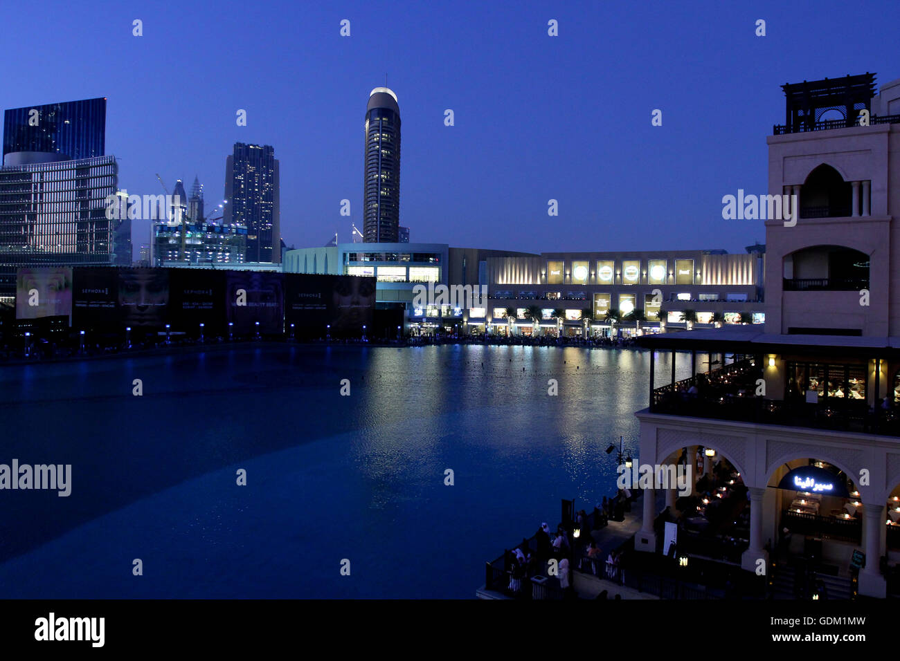 A night shot of the Dubai Mall, Dubai, UAE Stock Photo - Alamy