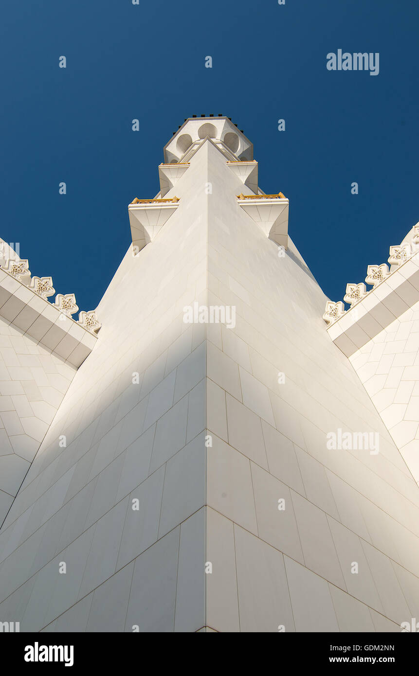 Sheikh Zayed Grand Mosque in Abu Dhabi minaret Stock Photo - Alamy