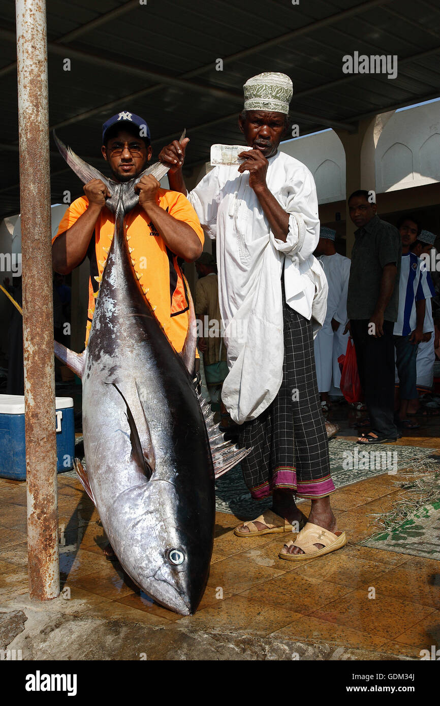 Fish Market, men with a 60Kg Tuna, Mutrah, Muscat, Oman Stock Photo - Alamy