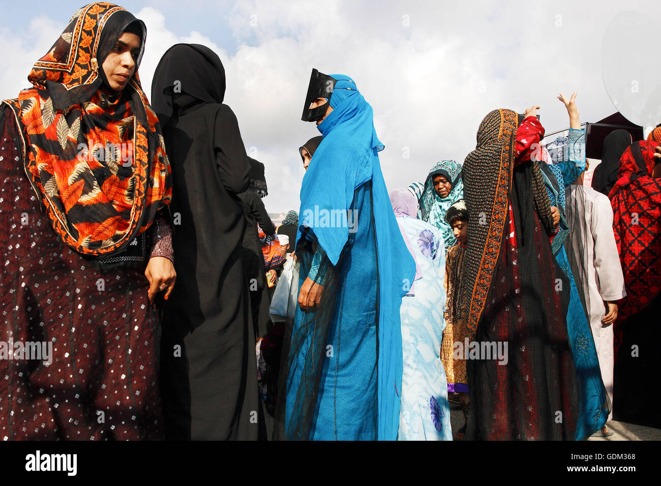 Omani Bedouin women at the market in Sinaw, Oman Stock Photo - Alamy