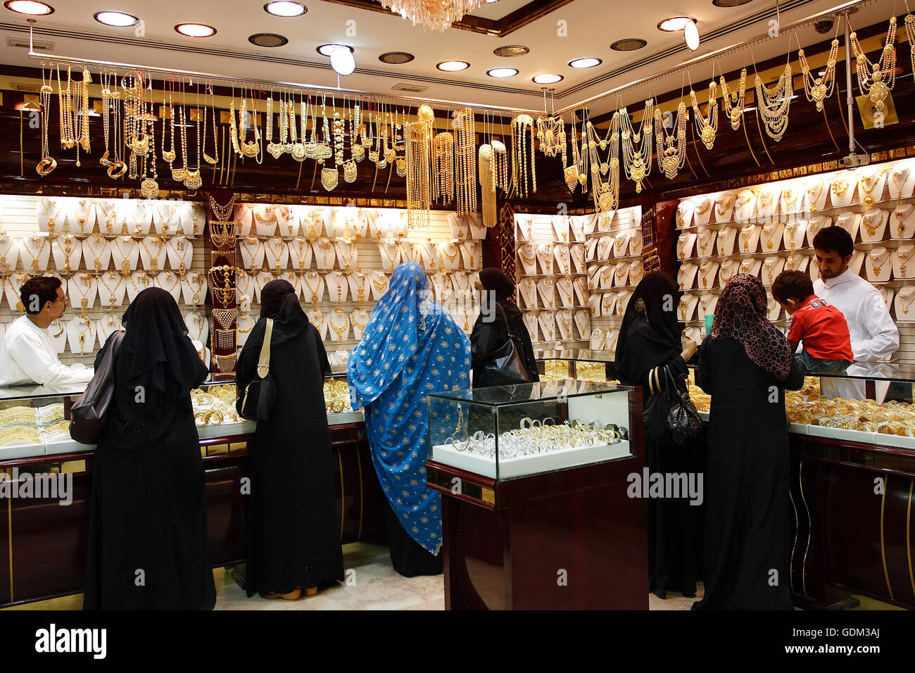 Gold shop, Dubai Gold Souq, Deira. Dubai, UAE Stock Photo - Alamy
