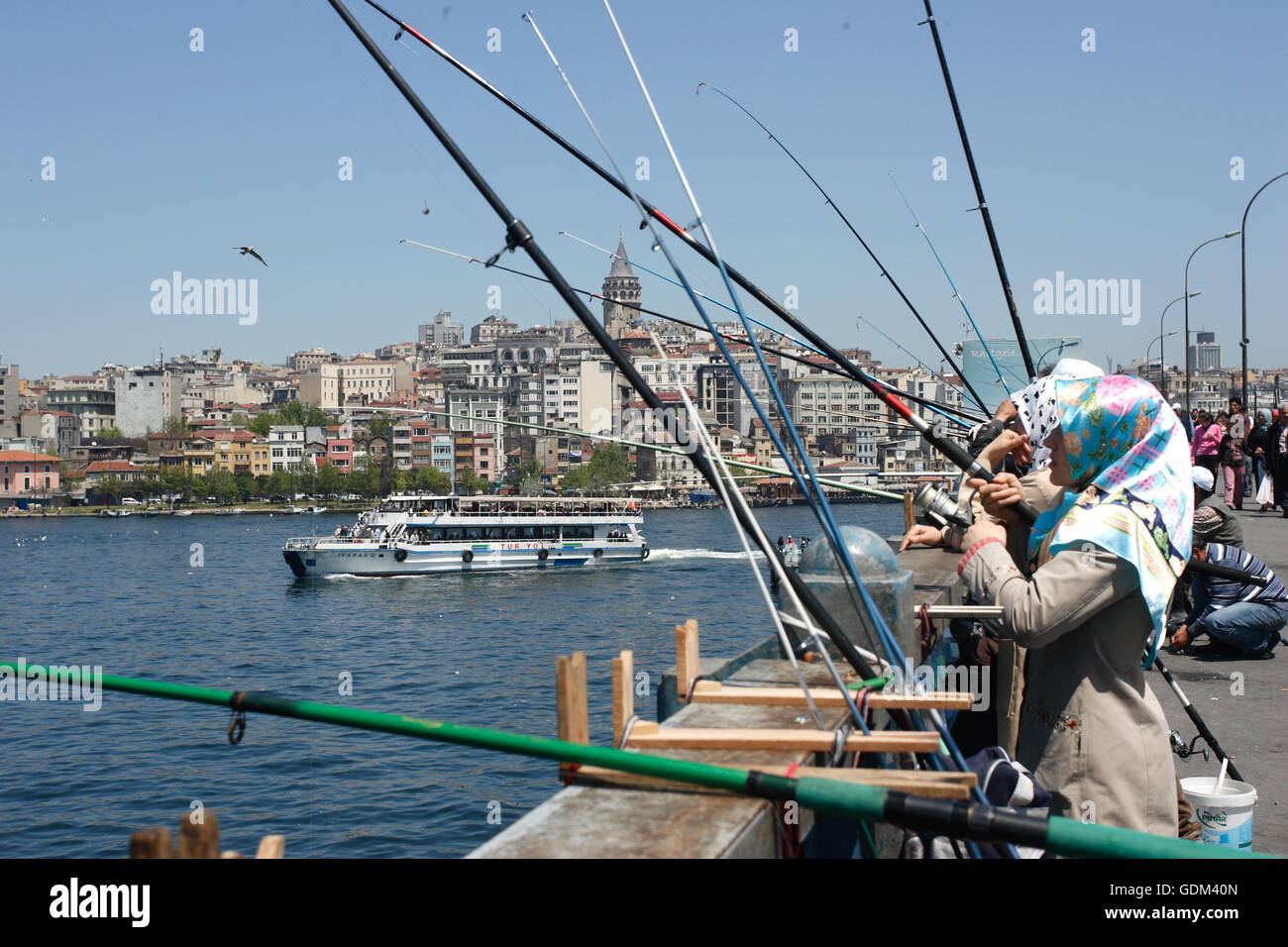 People fishing on a bridge, Istanbul, Turkey Stock Photo - Alamy