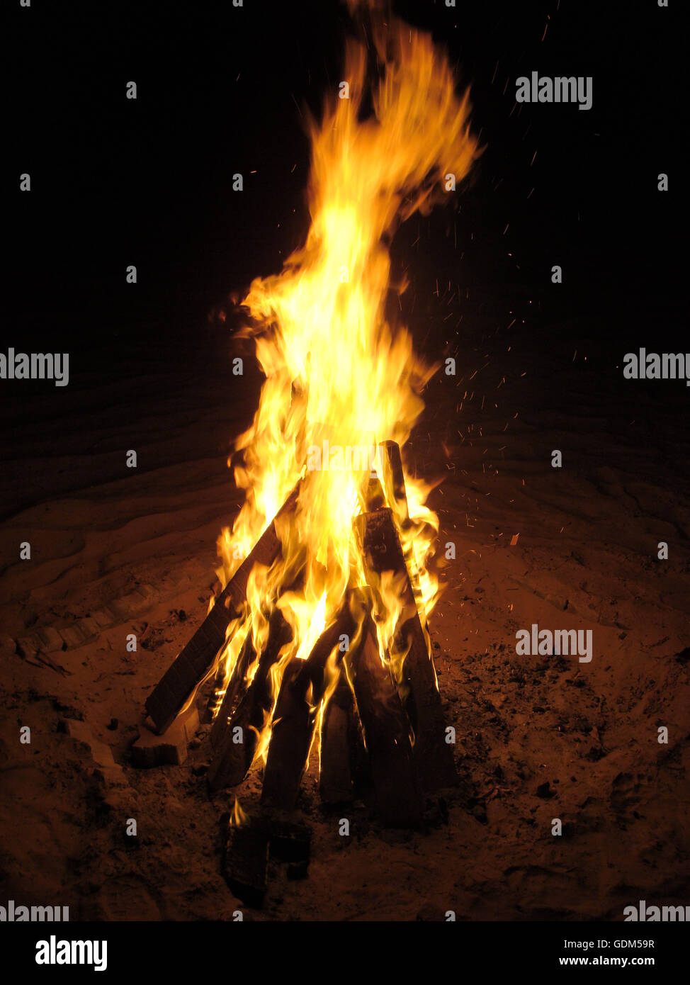 Close up on camp fire in the desert at night Stock Photo - Alamy