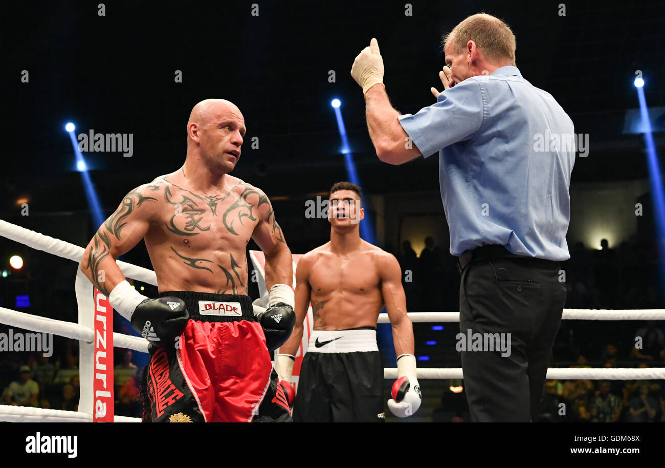 Boxing referee count hi-res stock photography and images - Alamy
