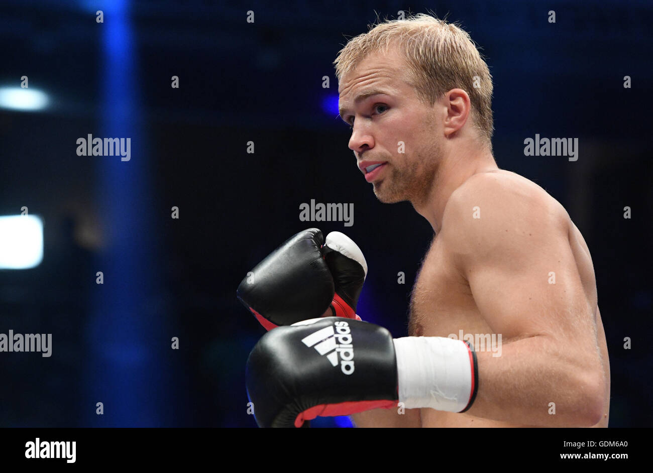 Middle weight boxer hi-res stock photography and images - Alamy