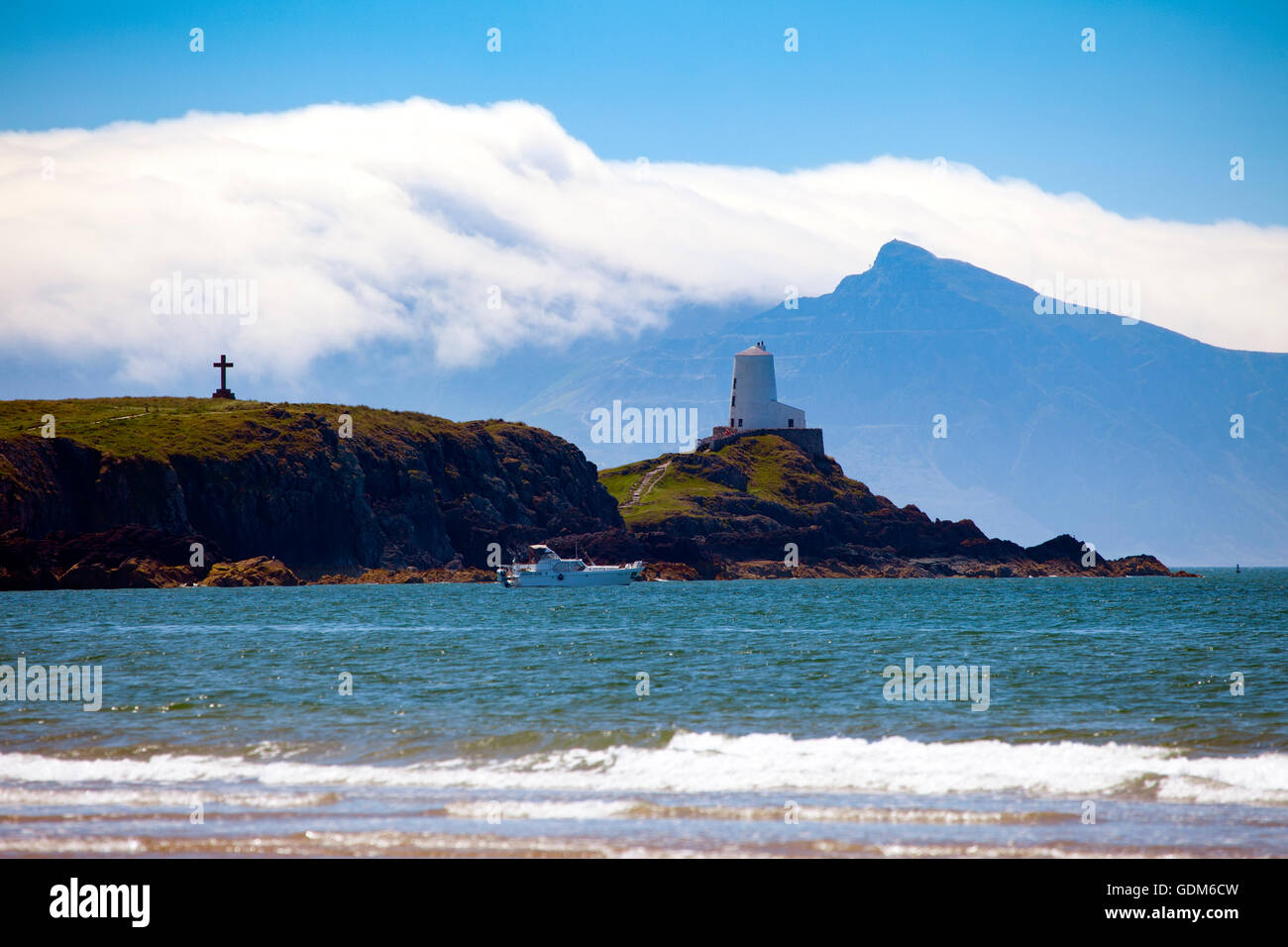 Anglesey, Wales, UK 18th July 2016. UK Weather – Hot weather and warm ...