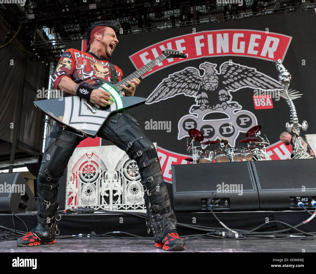 Chicago, Illinois, USA. 17th July, 2016. Guitarist JASON HOOK of Five ...