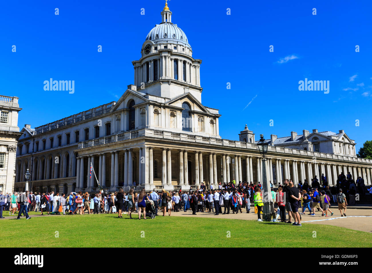 London university students graduation hi-res stock photography and ...