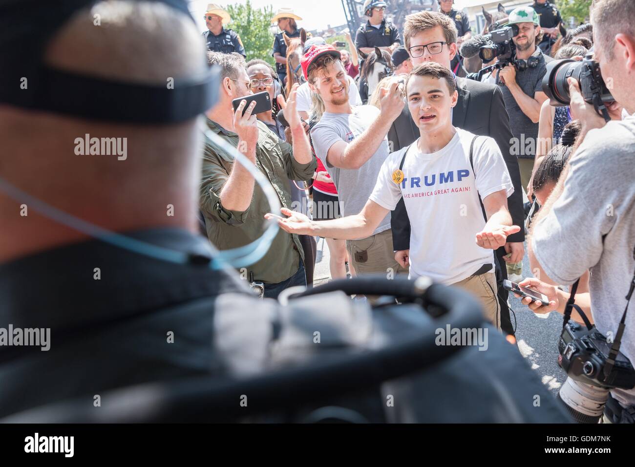 Yell slogans hi-res stock photography and images - Alamy