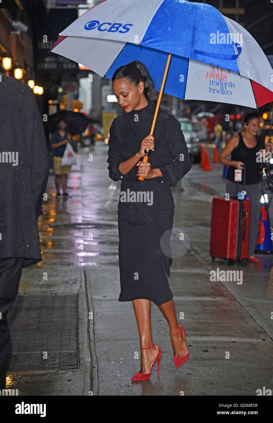New York, NY, USA. 18th July, 2016. Zoe Saldana out and about for ...