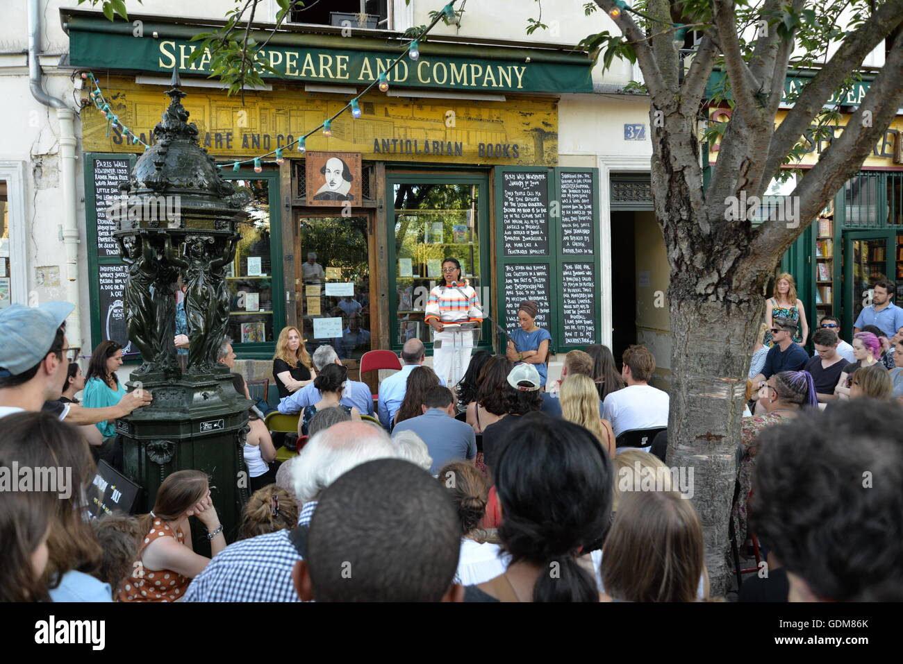 Robin Coste Lewis and Zadie Smith read their poetry and fiction to a ...