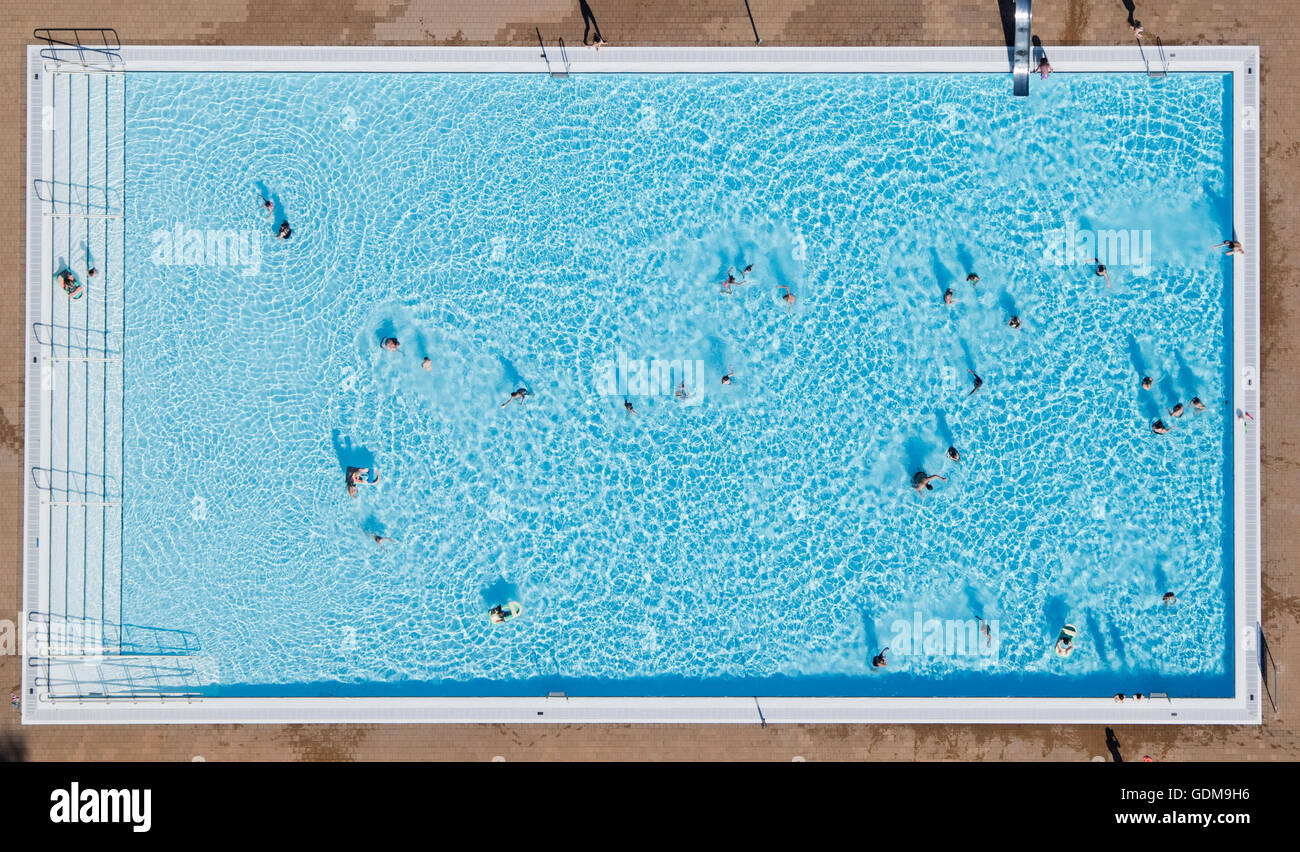 Hanover, Germany. 18th July, 2016. People swim in the Ricklinger Bad ...