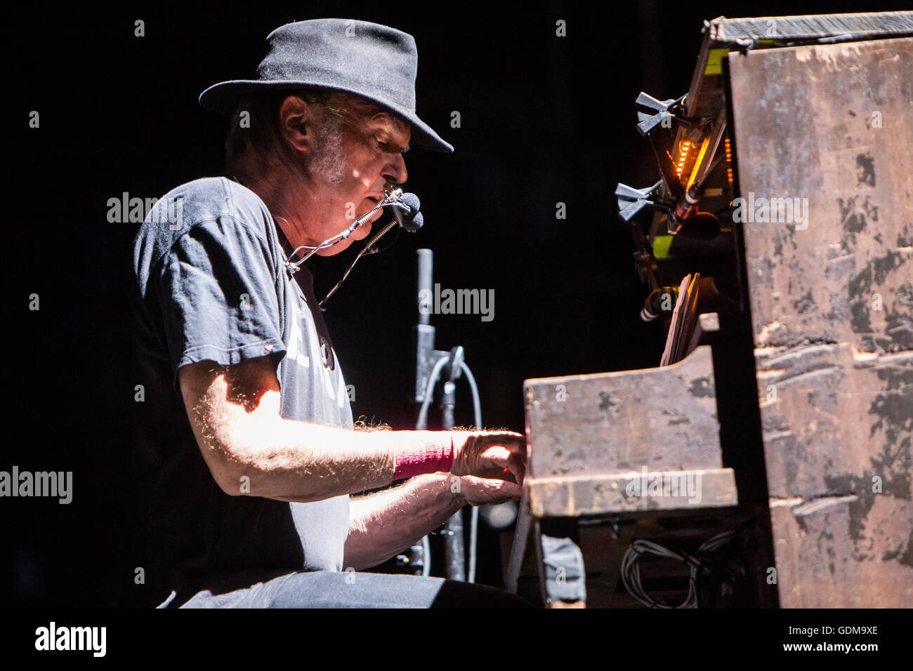 Neil Young Singer Stock Photos & Neil Young Singer Stock Images - Alamy
