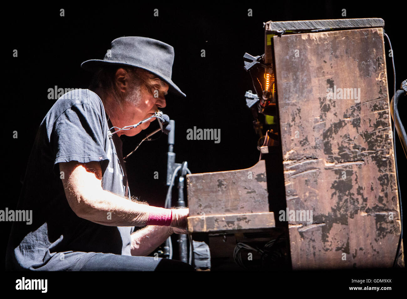 Neil Young Singer Stock Photos & Neil Young Singer Stock Images - Alamy