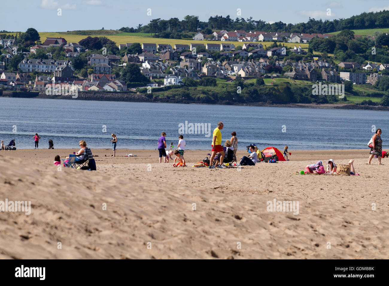 Dundee, Tayside, Scotland, UK. July 19th 2016: UK Weather. Crowds of ... Dundee, Tayside, Scotland, UK. July 19th 2016: UK Weather. Crowds of ...