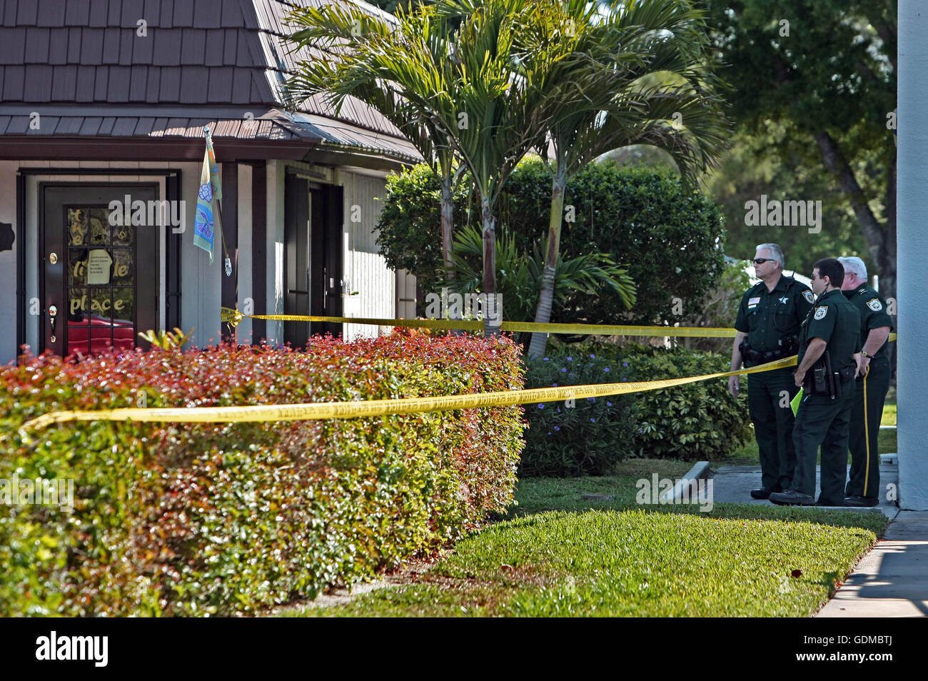 Man collapsed hi-res stock photography and images - Alamy