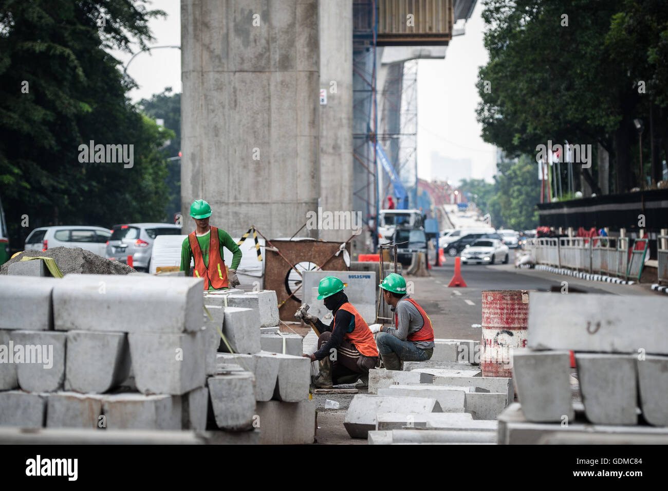 Workers rest construction site in hi-res stock photography and images ...