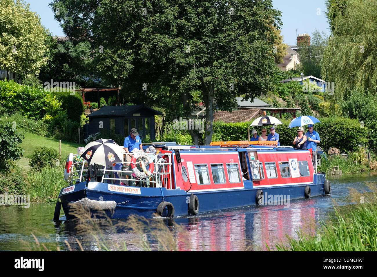 People enjoying the hot weather on the river soar has the heatwave ...