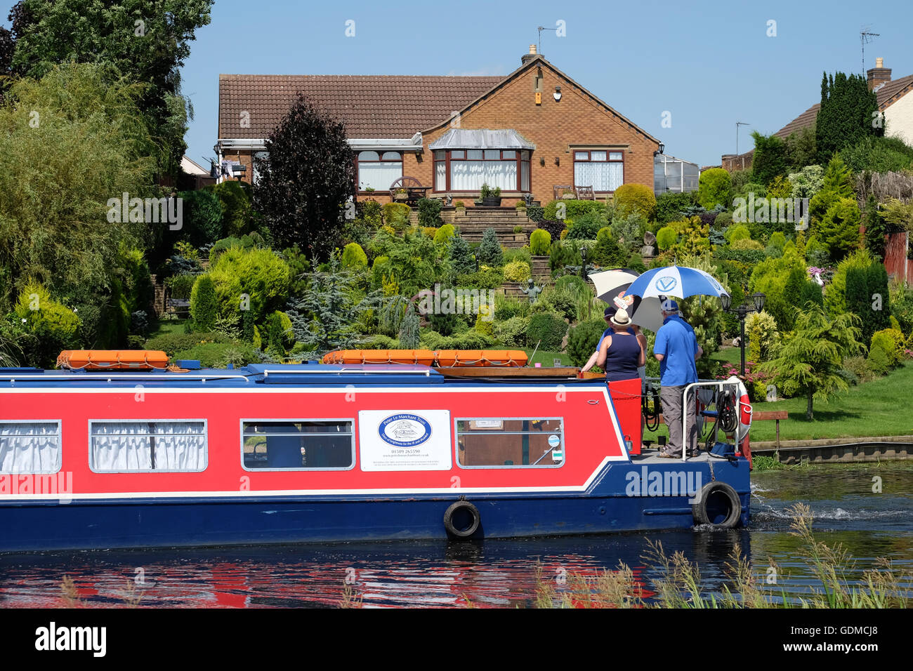 People enjoying the hot weather on the river soar has the heatwave ...
