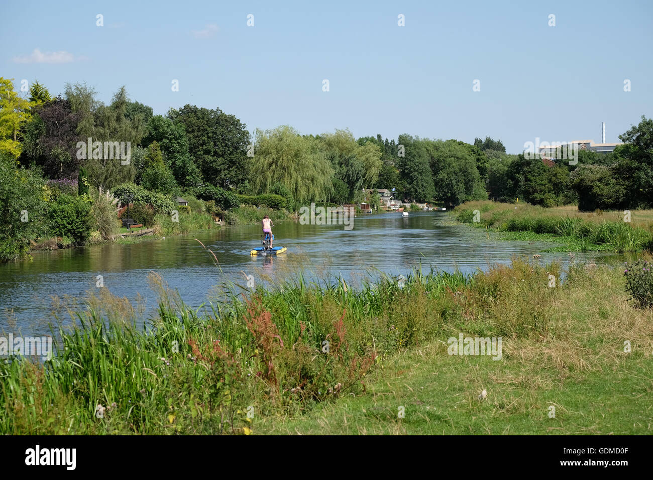 People enjoying the hot weather on the river soar has the heatwave ...