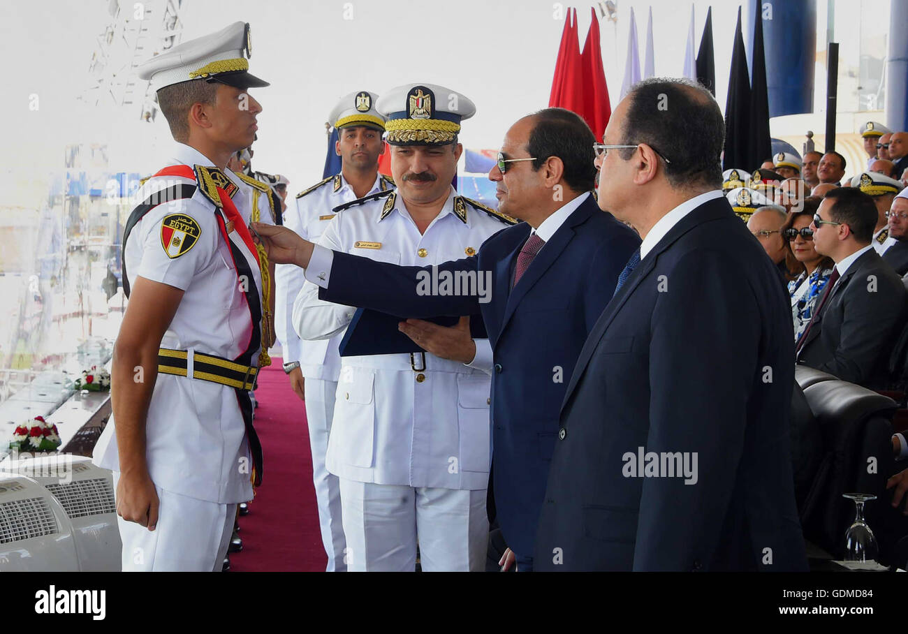 Egyptian police graduation ceremony hi-res stock photography and images ...