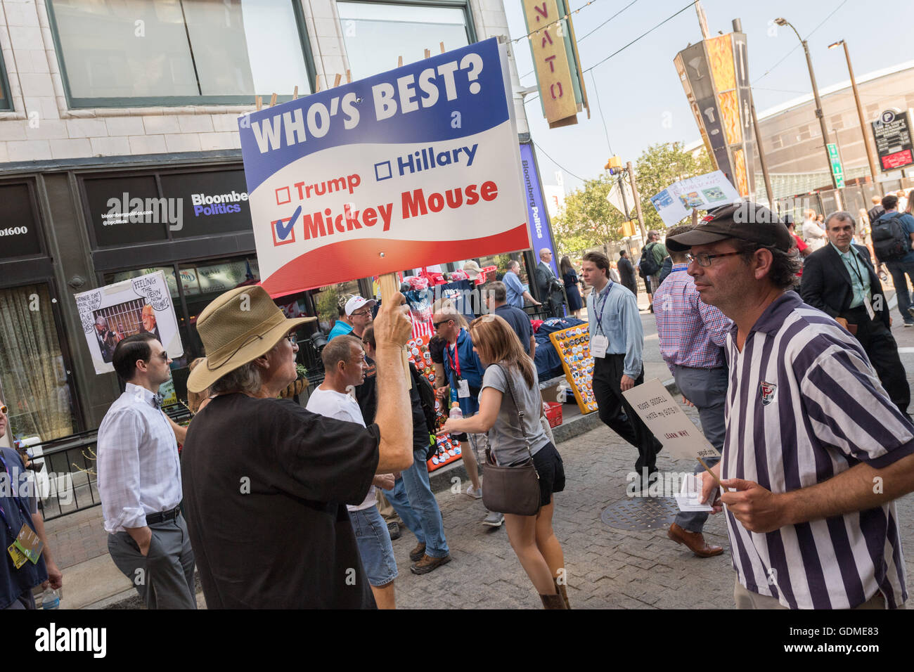 Mickey mouse sign hi-res stock photography and images - Alamy