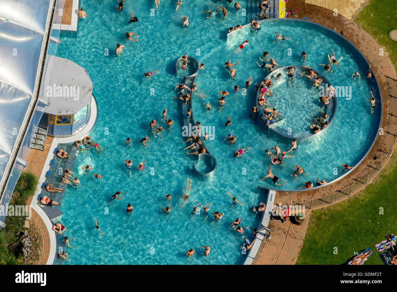 Outdoor pool on the edge of kemnader reservoir hi-res stock photography ...