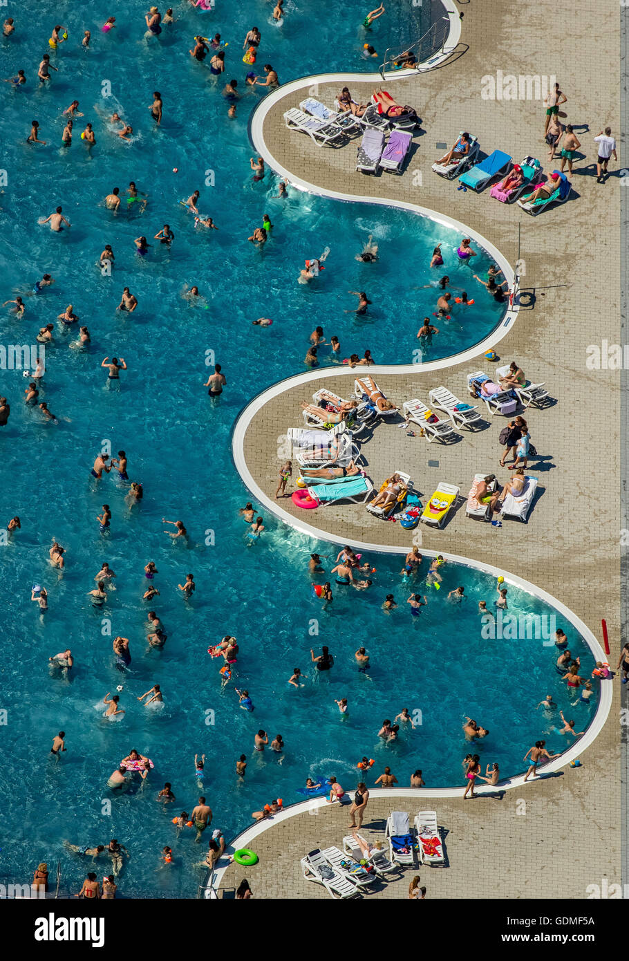 Bathers in the swimming pool annen hi-res stock photography and images ...