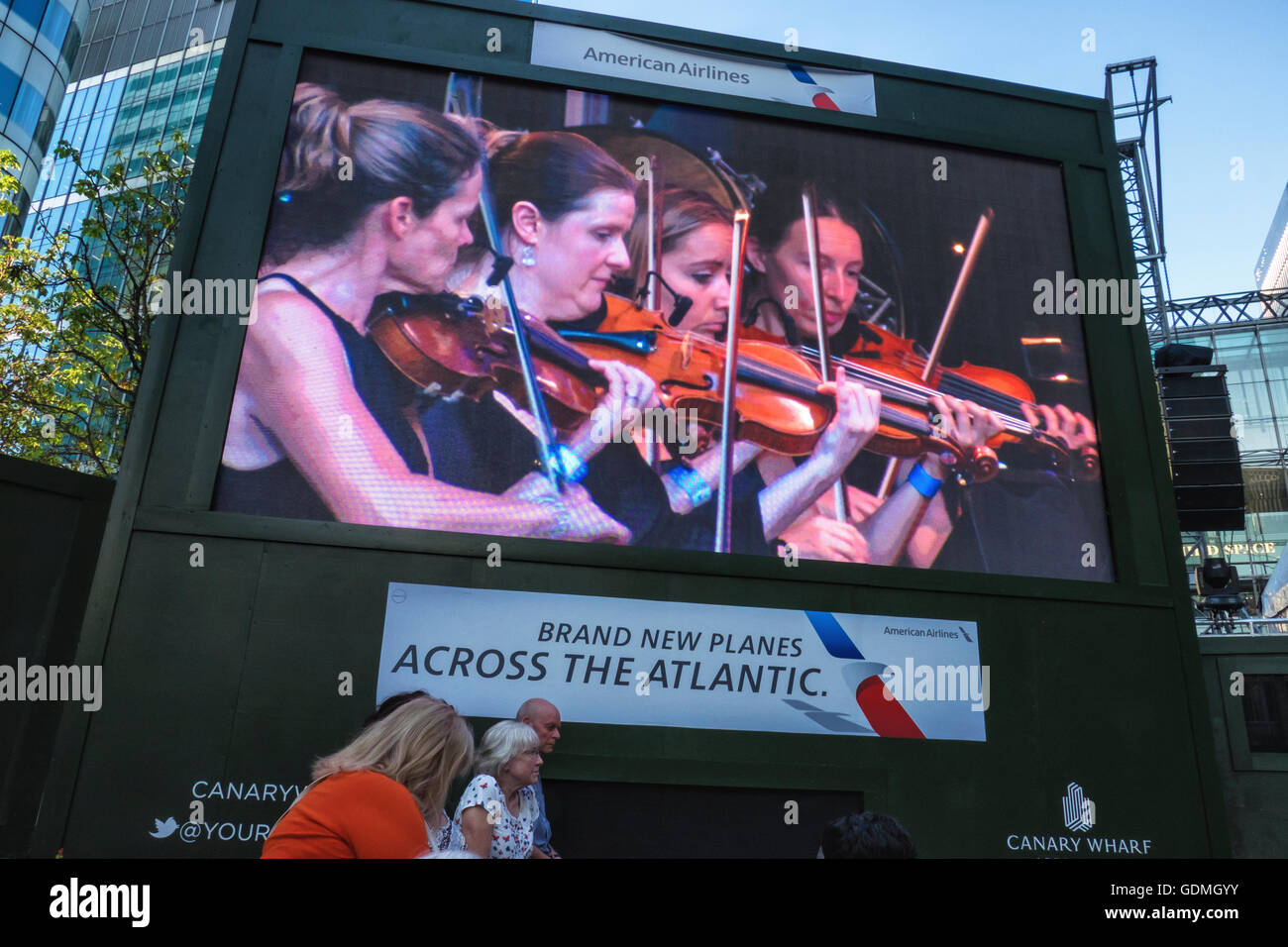 Canada square park screen hi-res stock photography and images - Alamy