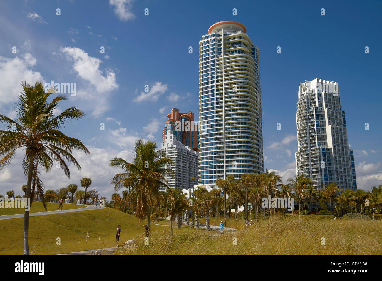 Miami beach florida people relaxing hi-res stock photography and images ...
