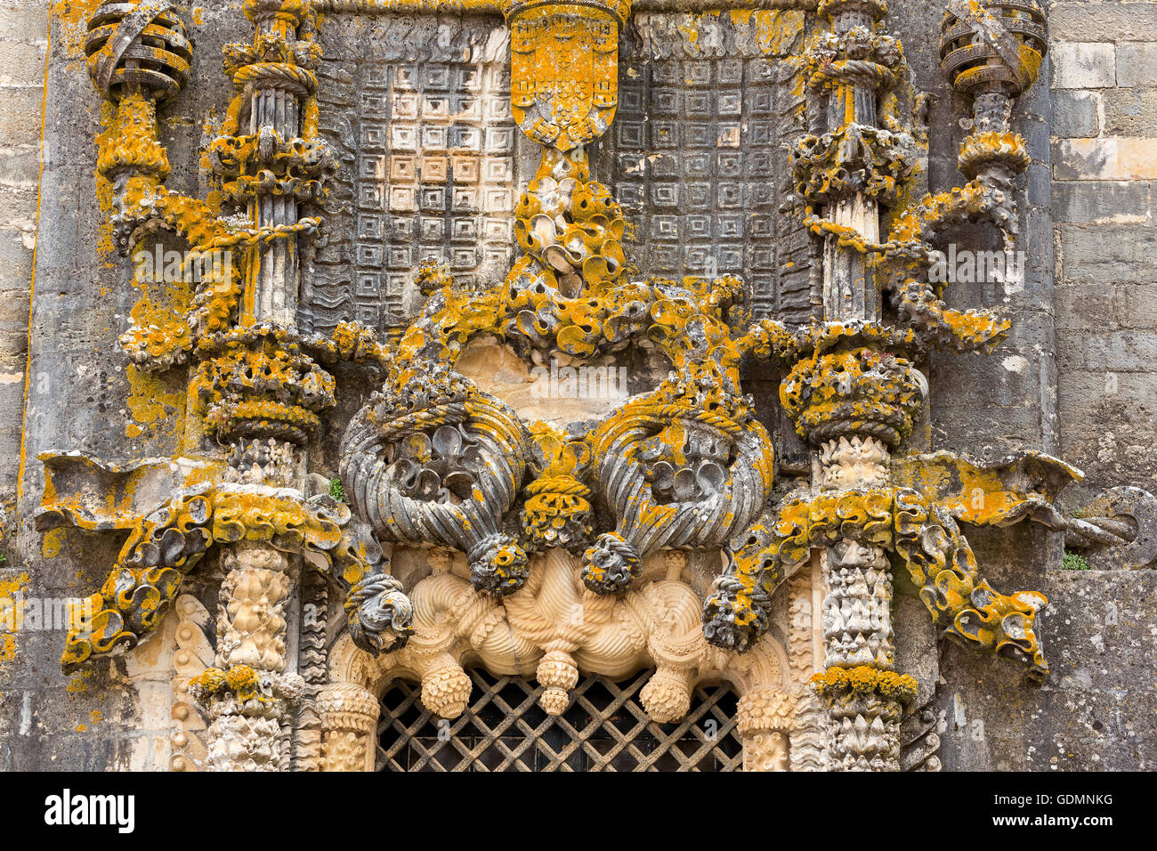 Manueline windows with seafaring motifs and the cruciate ligament Medal ...