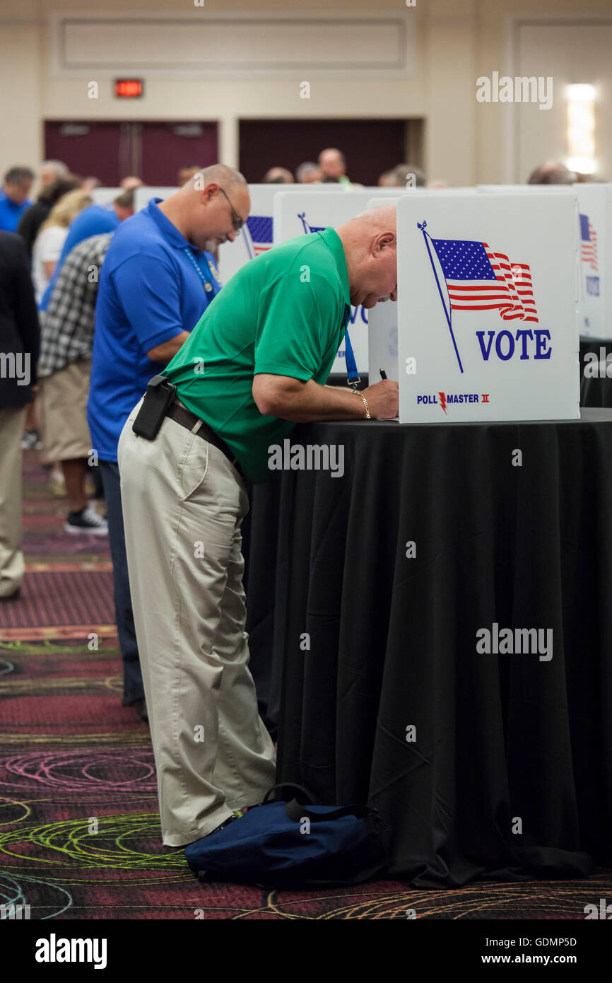 Las Vegas, Nevada - Delegates to the Teamsters Union convention vote to ...