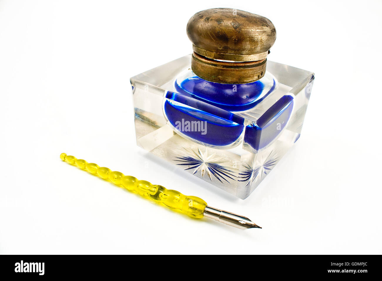 Feather pen and inkwell Cut Out Stock Images & Pictures - Alamy