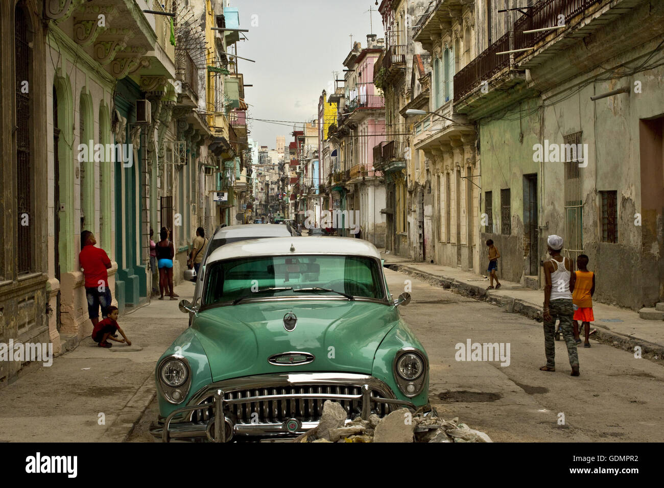 Cuban slum hi-res stock photography and images - Alamy