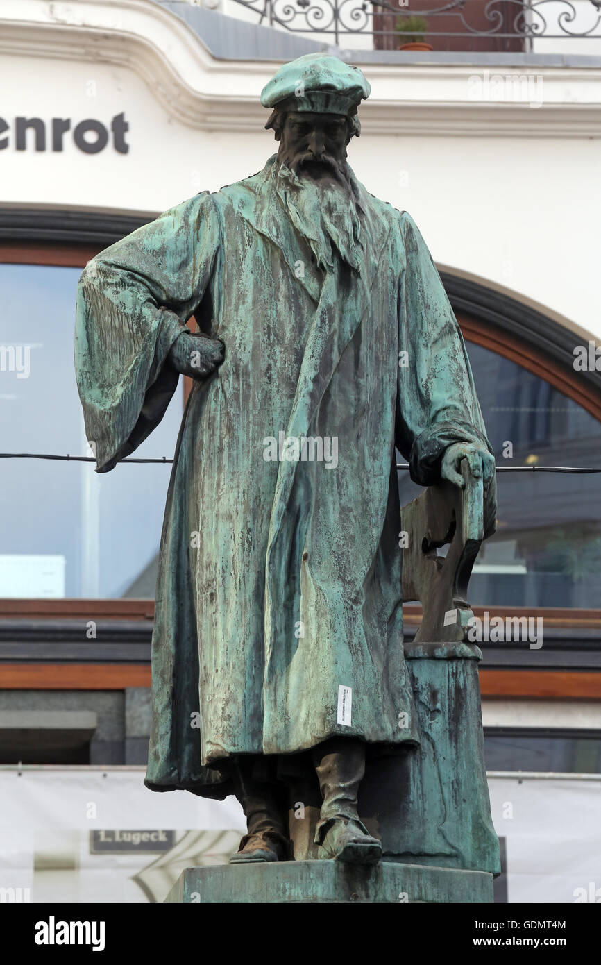 Sculpture of johannes gutenberg hi-res stock photography and images - Alamy